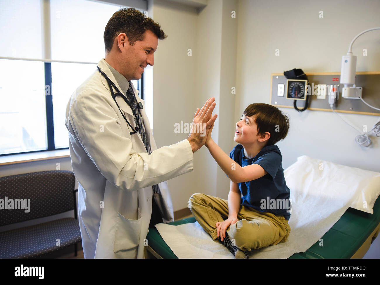 Exam room hi-res stock photography and images - Alamy