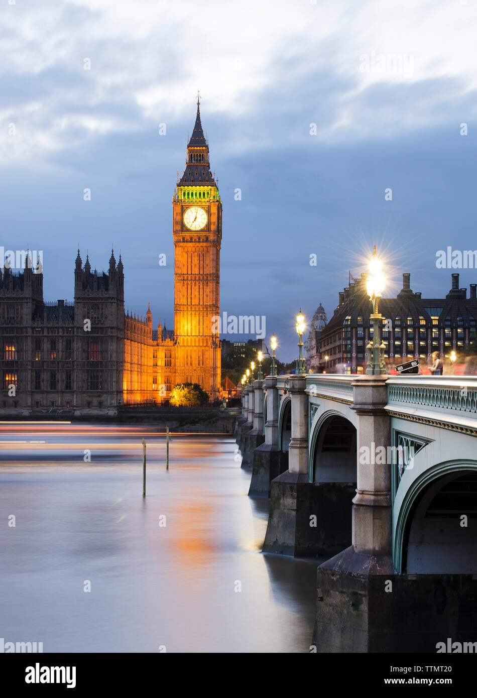 Westminster abbey and bridge hi-res stock photography and images - Alamy