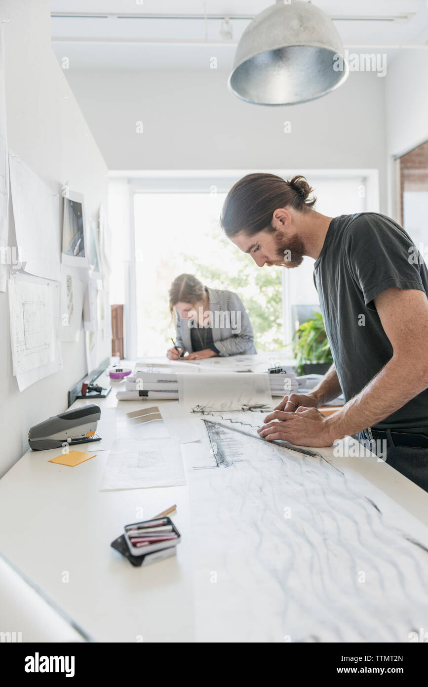 Artists sketches hi-res stock photography and images - Alamy