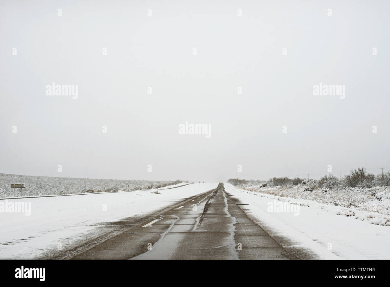 Empty road in winter Stock Photo - Alamy