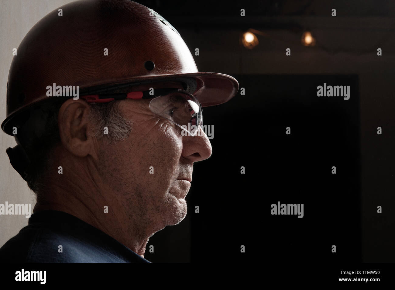 Construction worker wearing protective hardhat hi-res stock photography ...