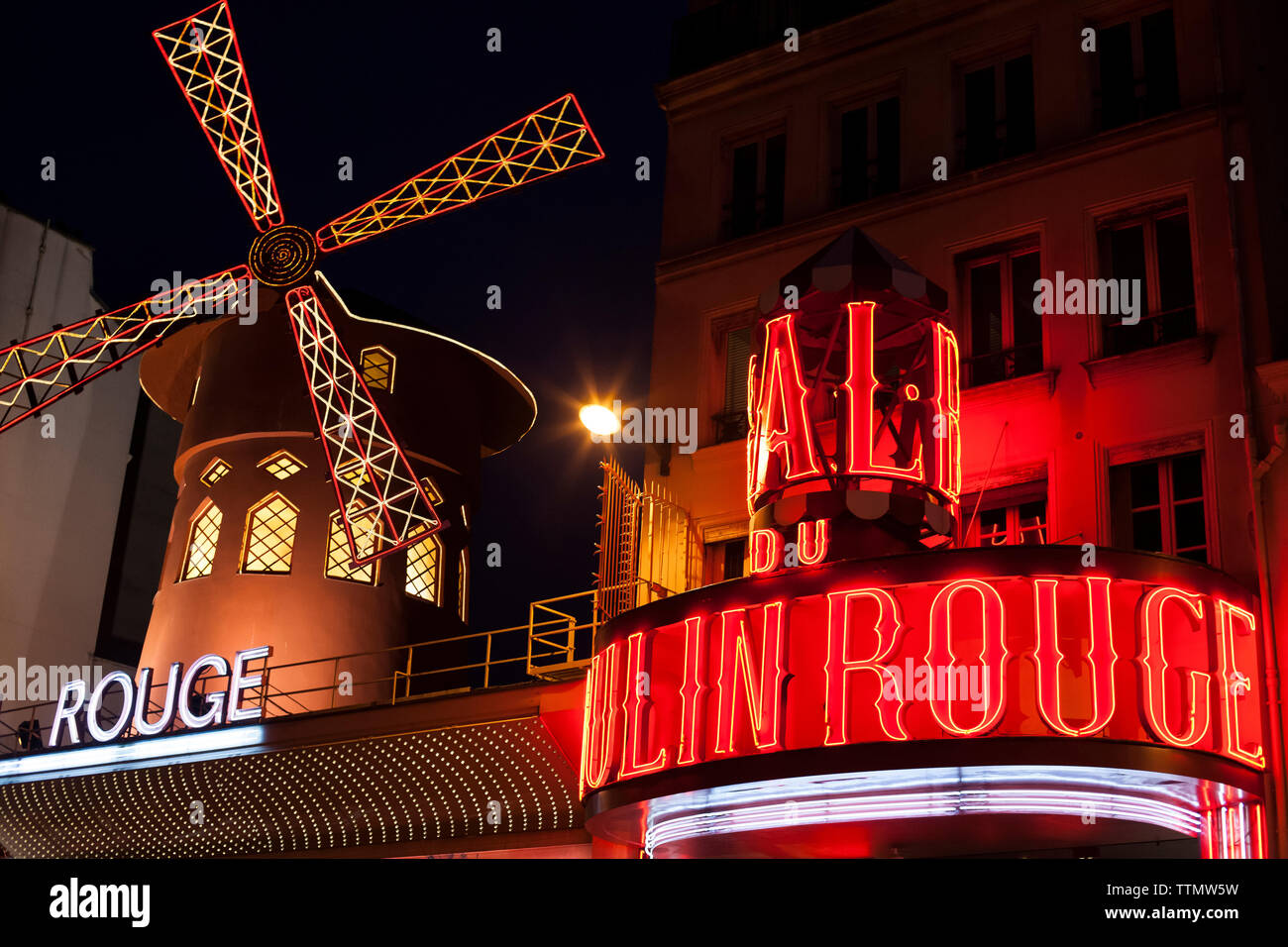 Exterior moulin rouge hi-res stock photography and images - Alamy
