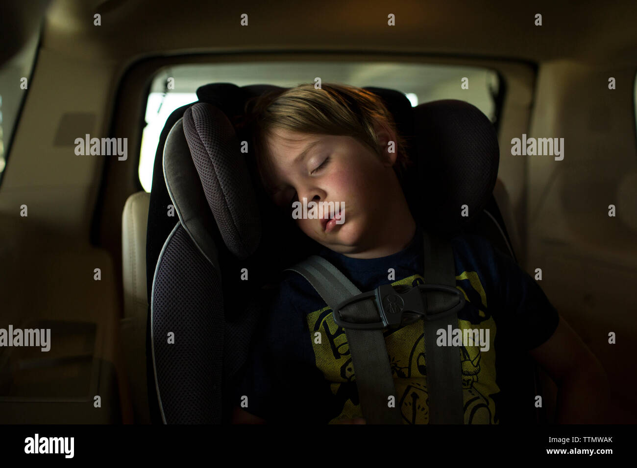 Boy sleeping in car hi-res stock photography and images - Alamy