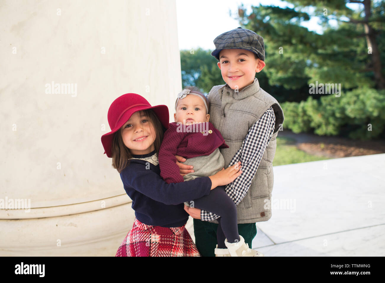 Column family hi-res stock photography and images - Alamy