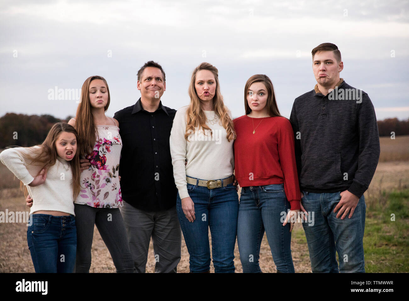 Large family room hi-res stock photography and images - Alamy