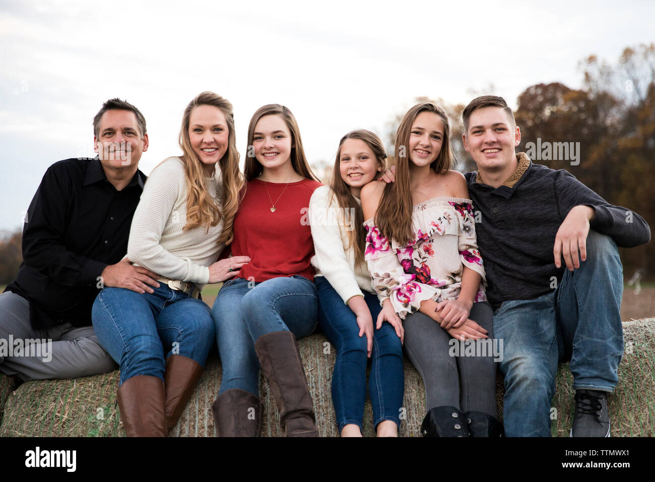 Family with teenagers hi-res stock photography and images - Alamy