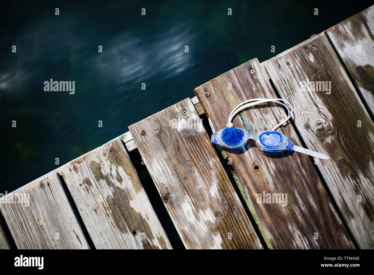 Overhead people swimming hi-res stock photography and images - Alamy