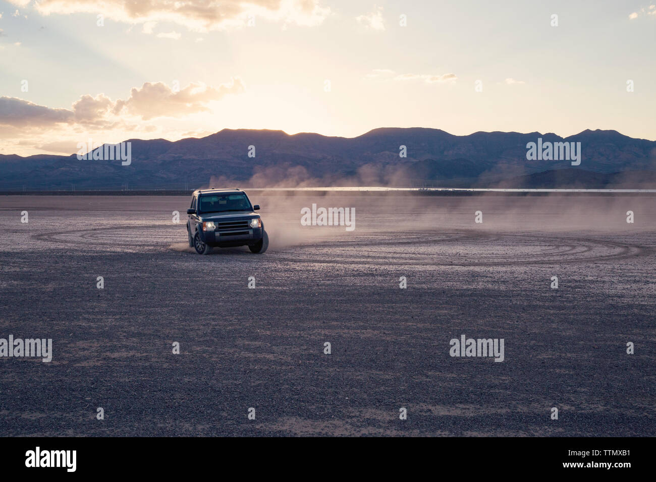 Jeep sunset hi-res stock photography and images - Alamy