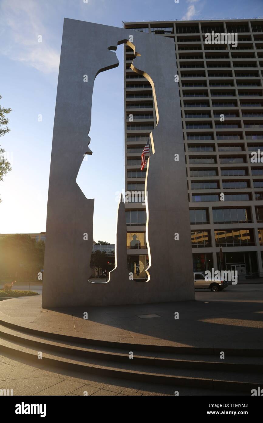 Sculpture man in suit hi-res stock photography and images - Alamy