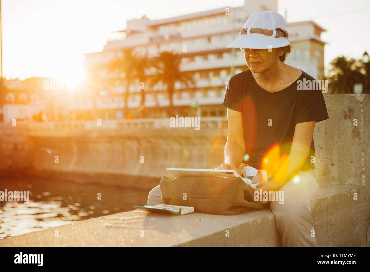 Resting against wall hi-res stock photography and images - Alamy