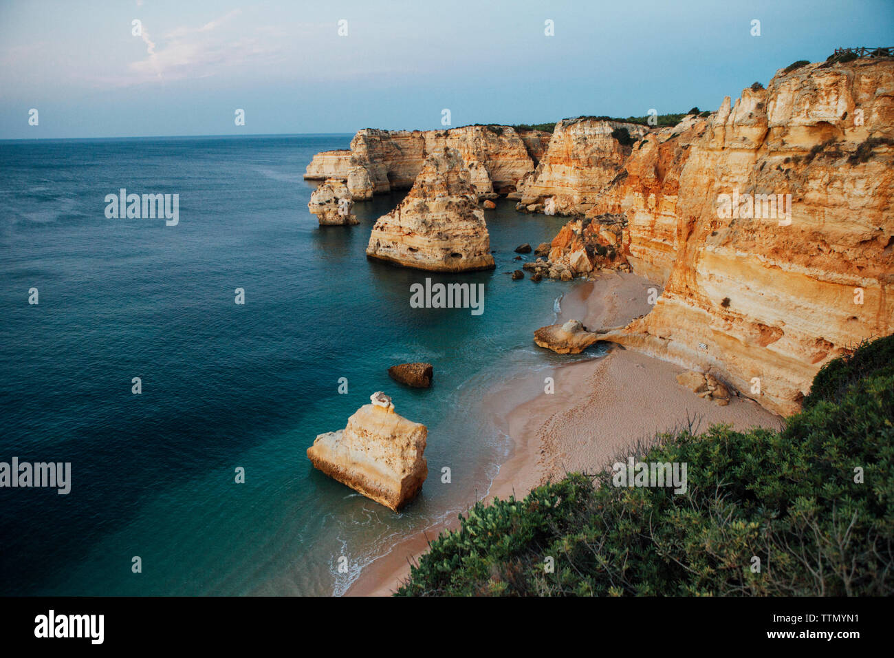 Sea shore mountains nature hi-res stock photography and images - Alamy