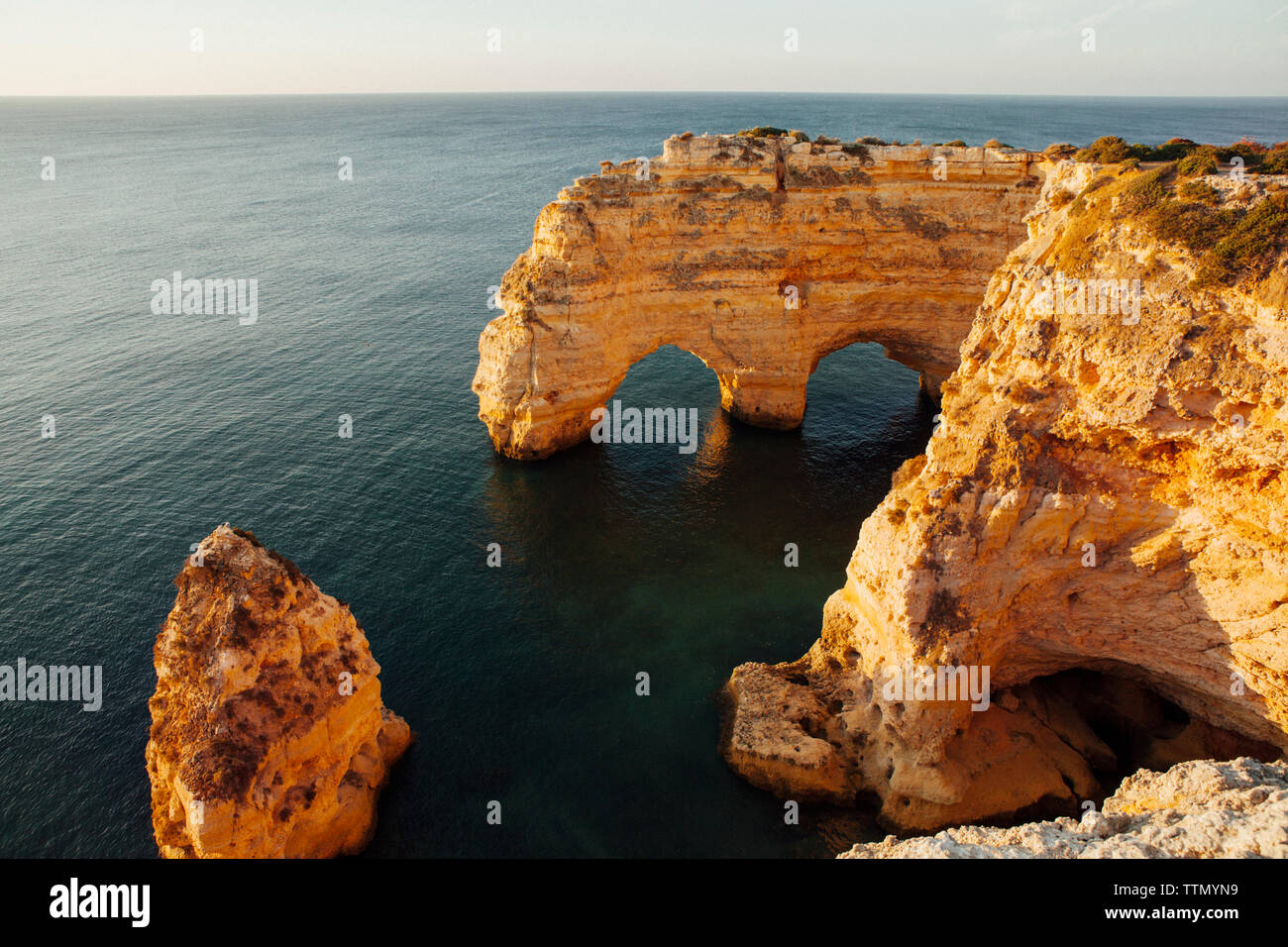 Sea arch praia da marinha hi-res stock photography and images - Alamy