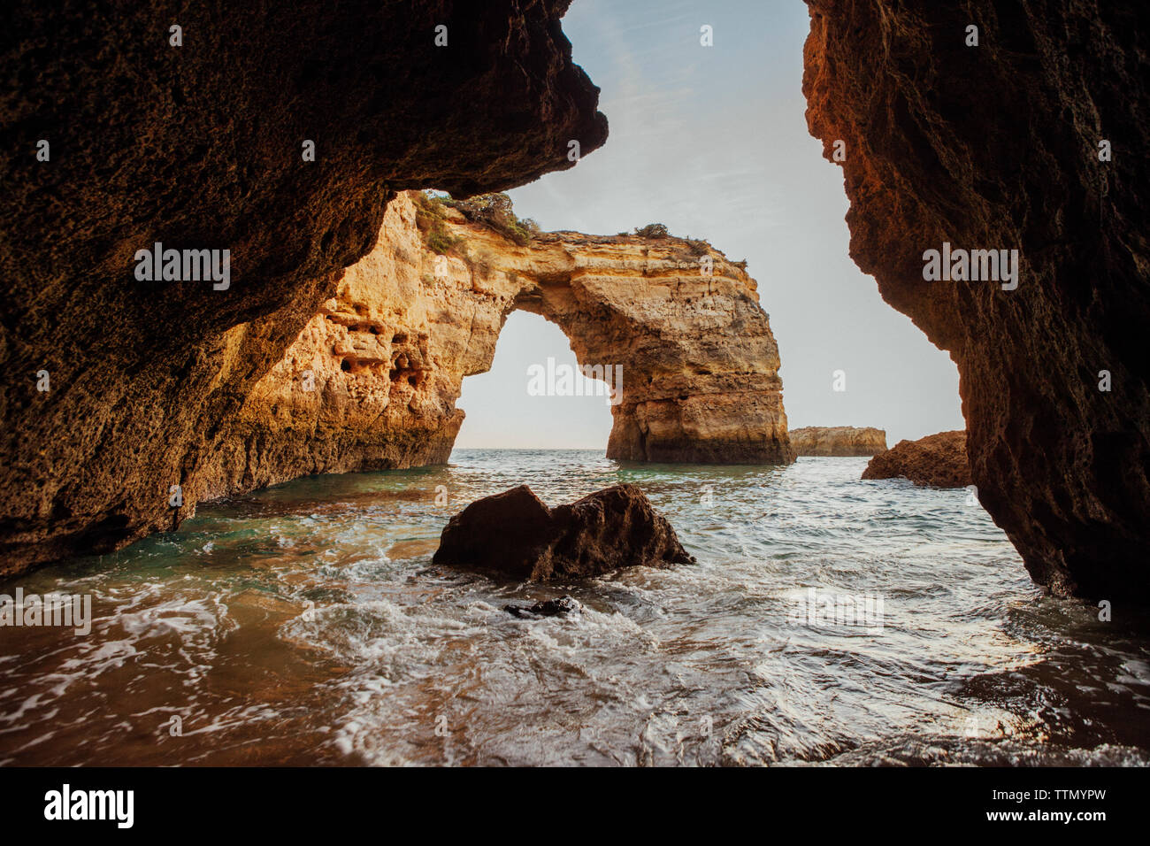 Sea arch algarve hi-res stock photography and images - Alamy