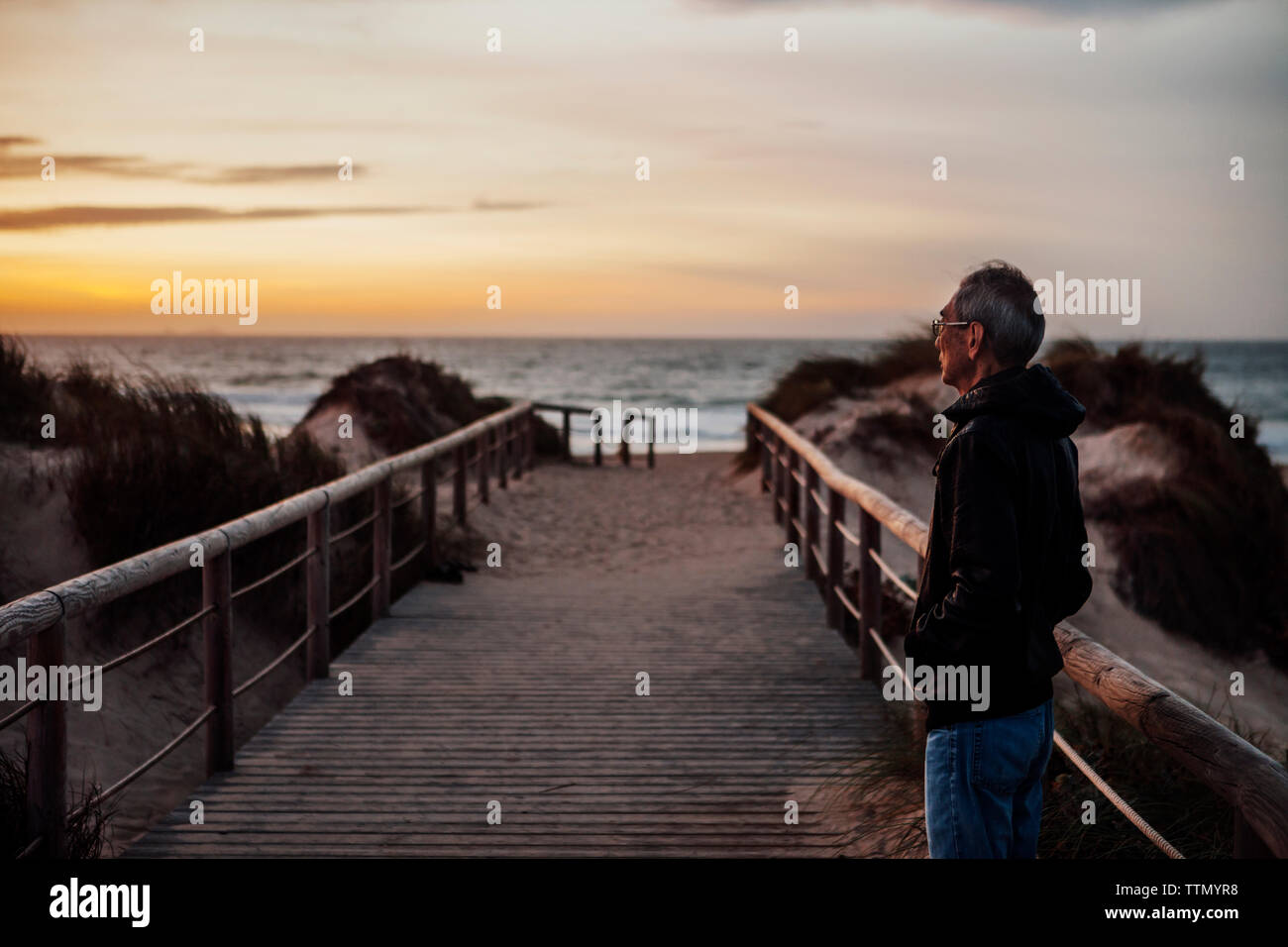 Thoughtful man standing beach hi-res stock photography and images - Alamy