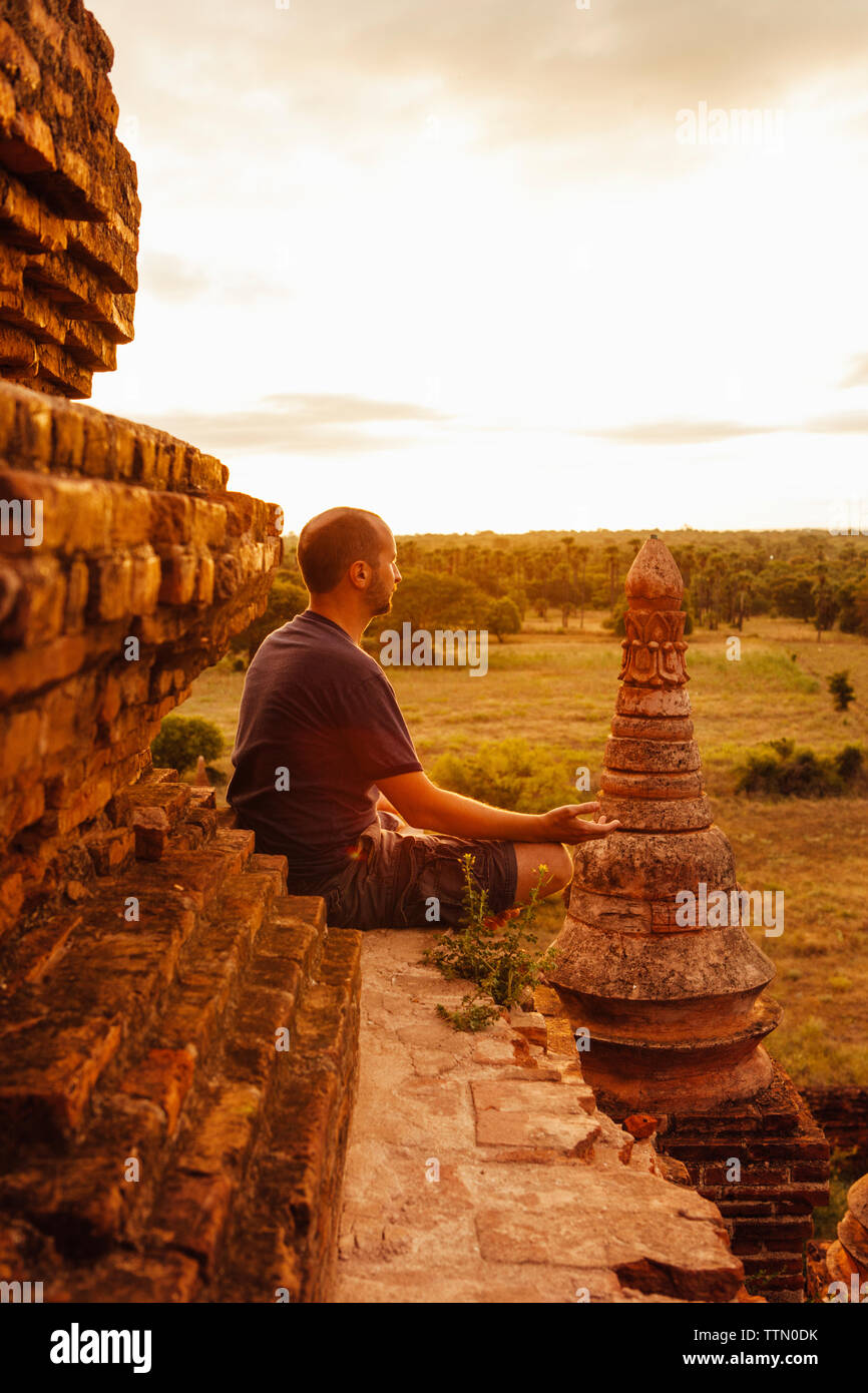 Buddhist meditating hi-res stock photography and images - Alamy