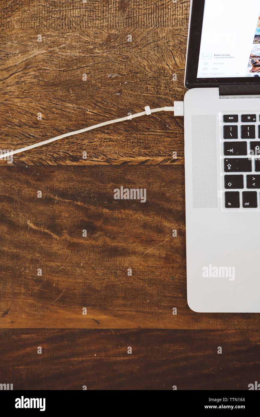 Cable to table hi-res stock photography and images - Alamy