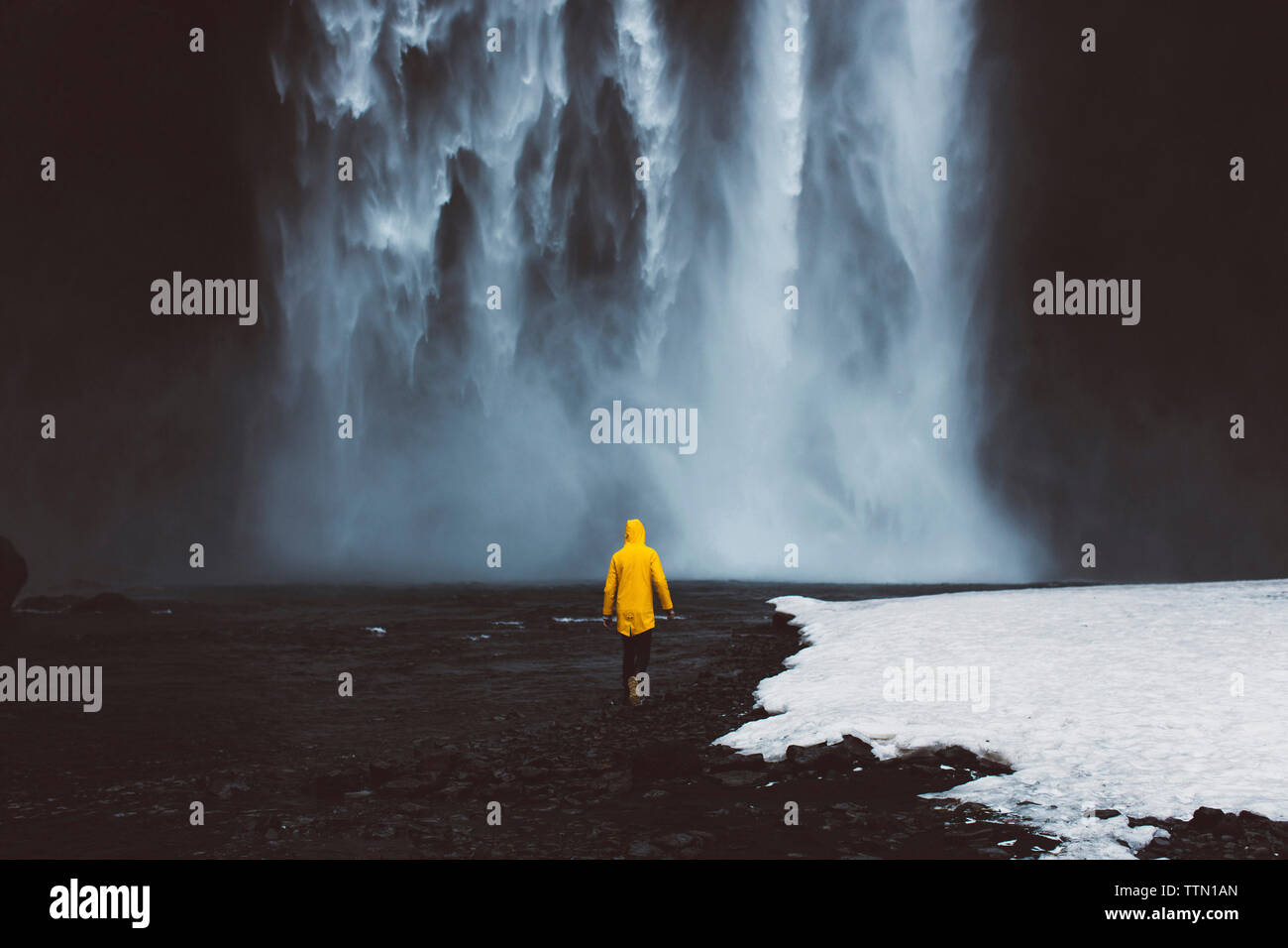 Old man walking rain hi-res stock photography and images - Alamy