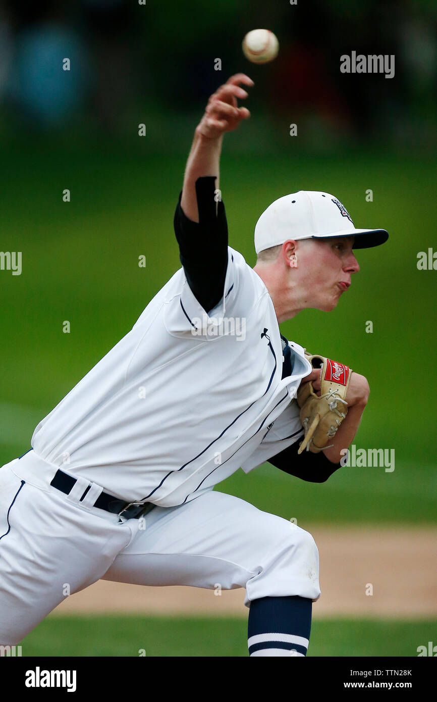 Teen baseball player hi-res stock photography and images - Alamy