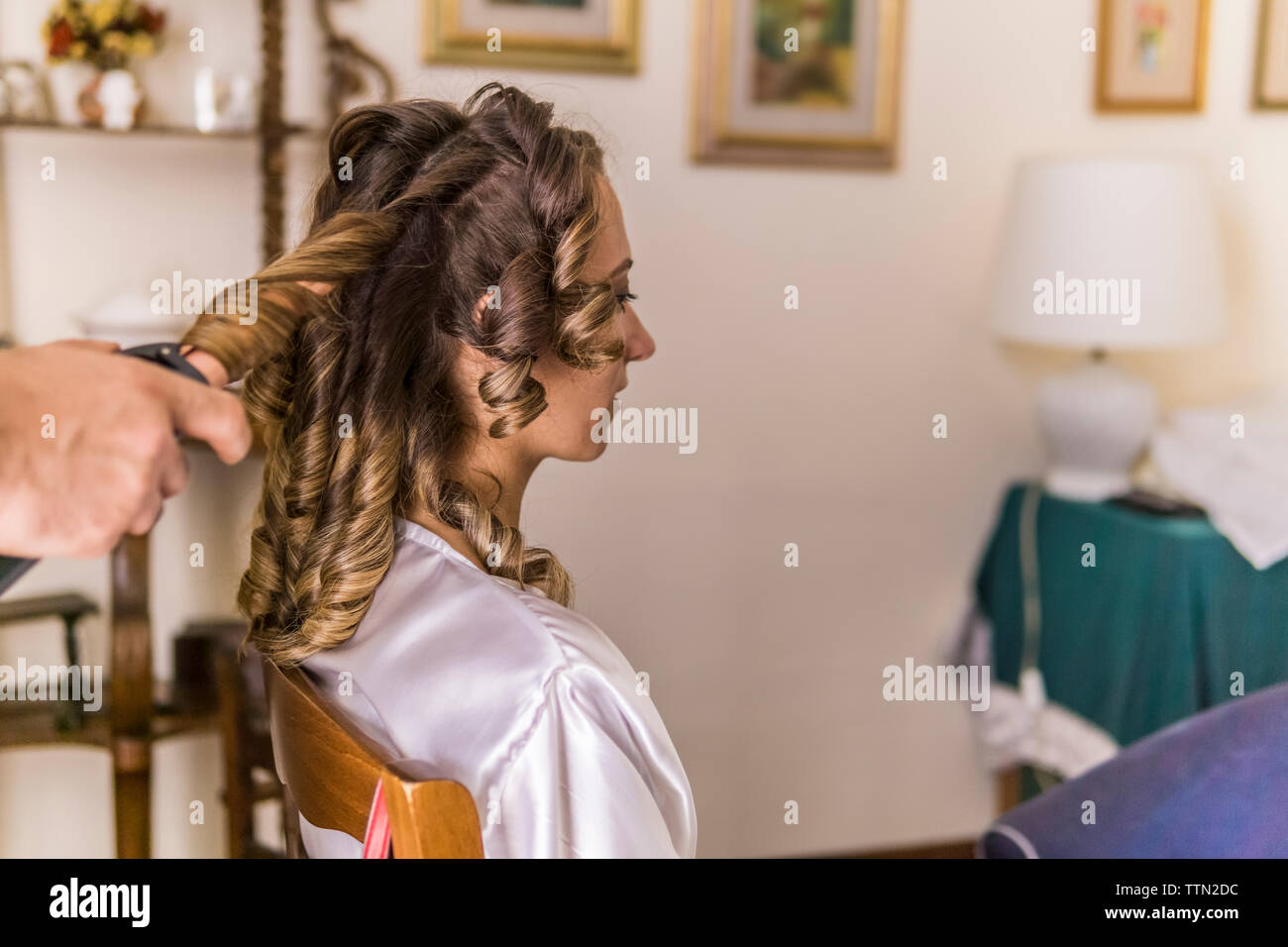 Female hairdresser at home hi-res stock photography and images - Alamy