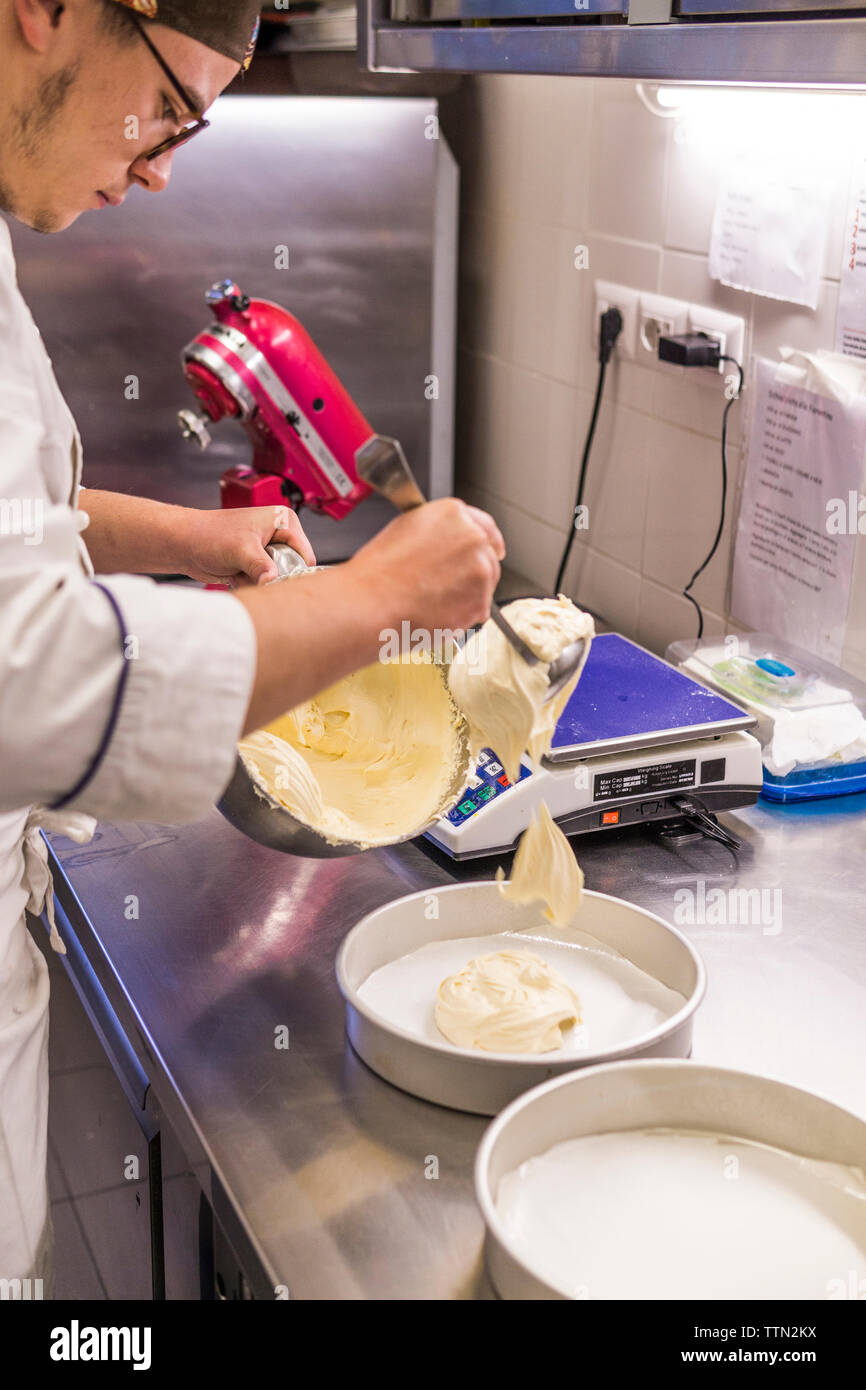 Baking pans kitchen counter hi-res stock photography and images - Alamy