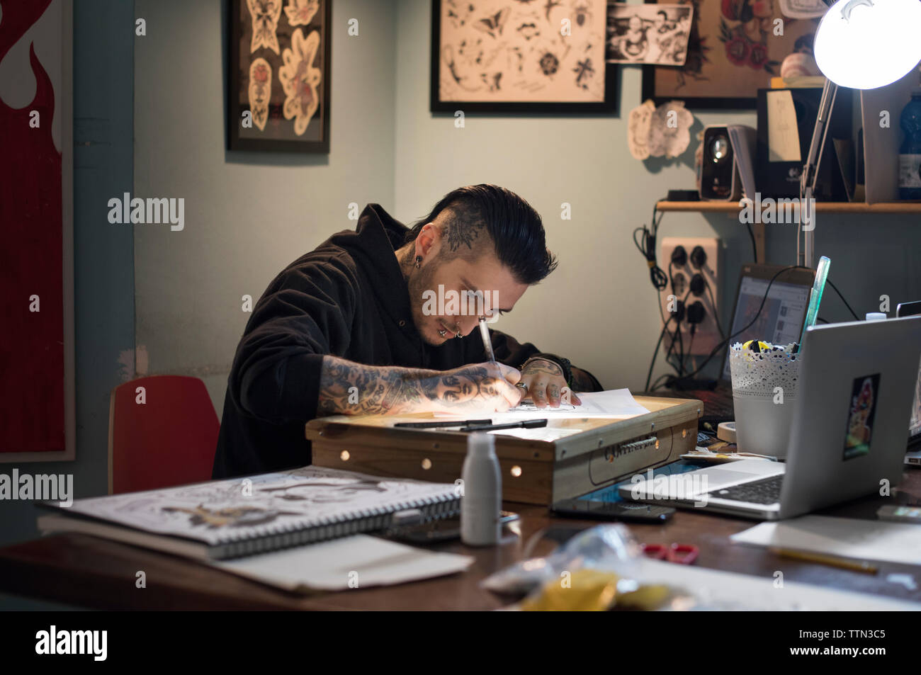 Drawing studio hi-res stock photography and images - Alamy
