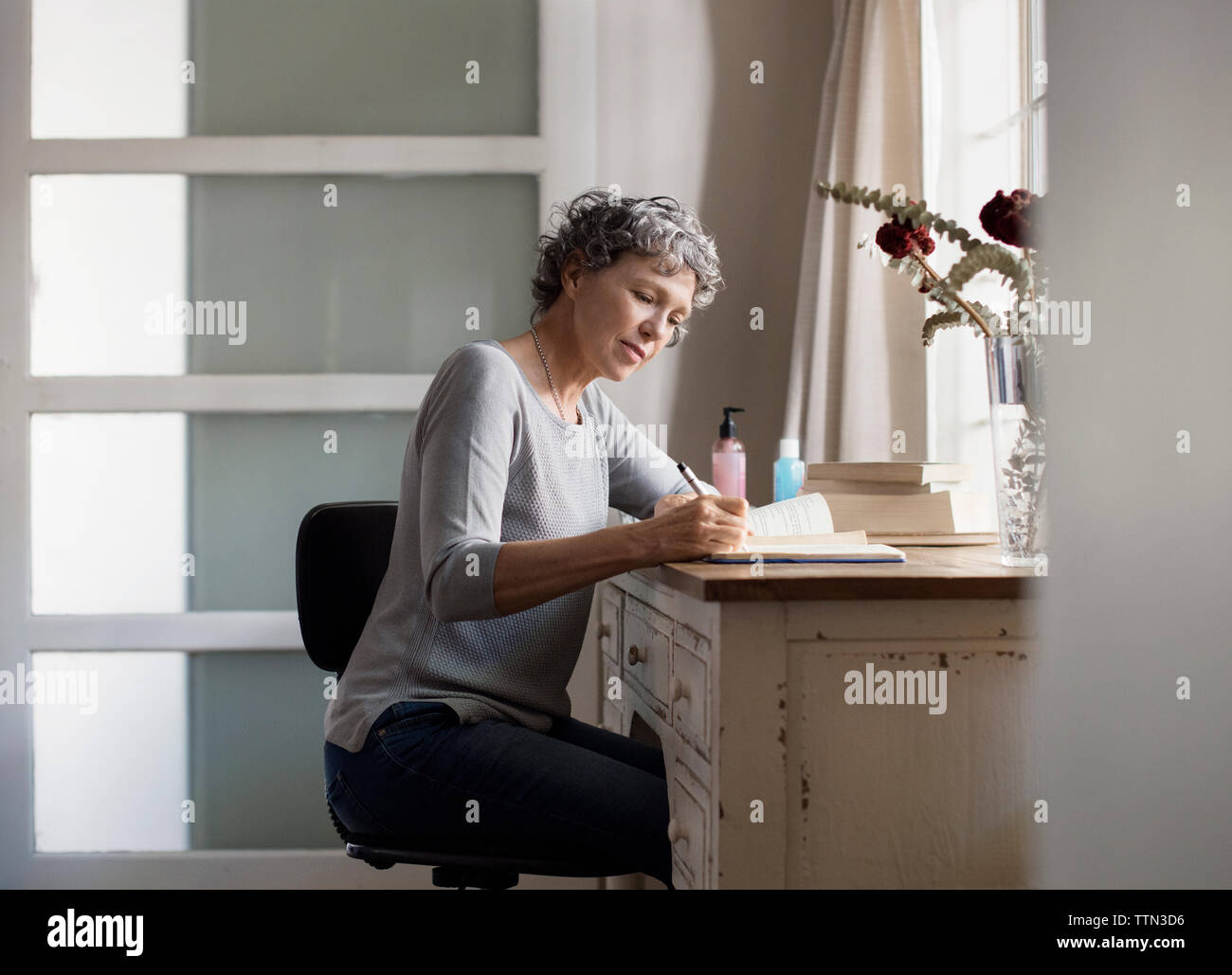 Working from home mature adult hi-res stock photography and images - Alamy