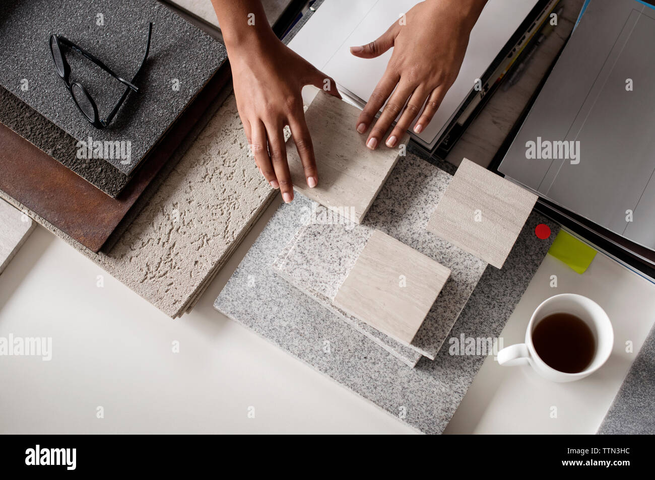 Overhead office desk hi-res stock photography and images - Alamy
