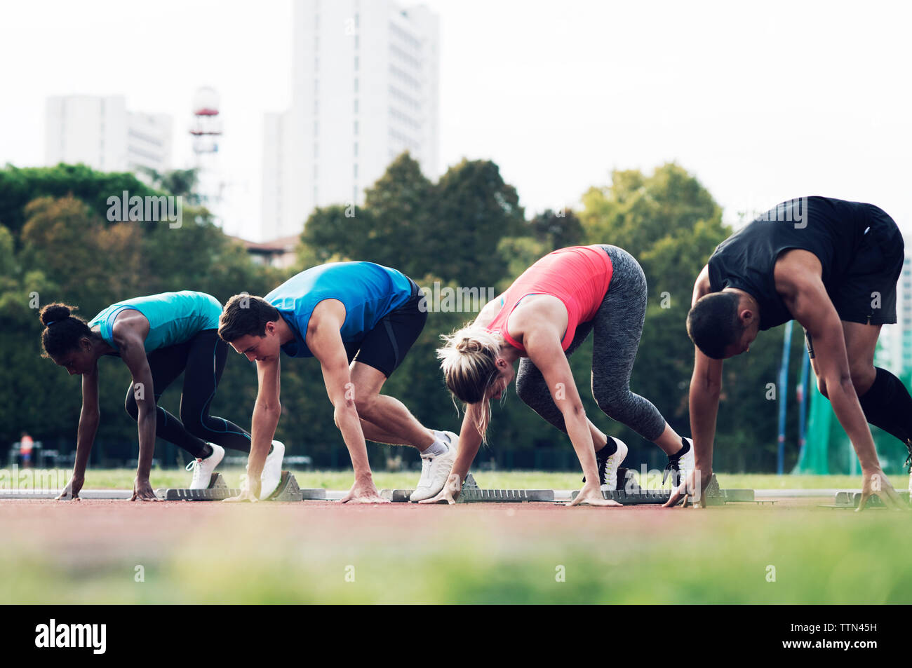 Athletes starting blocks hi-res stock photography and images - Alamy