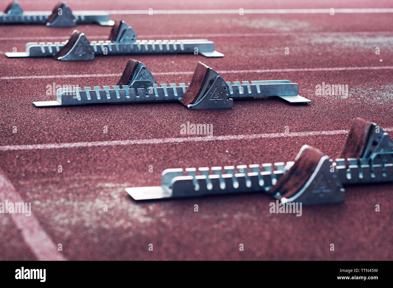 Runner in starting blocks hi-res stock photography and images - Alamy