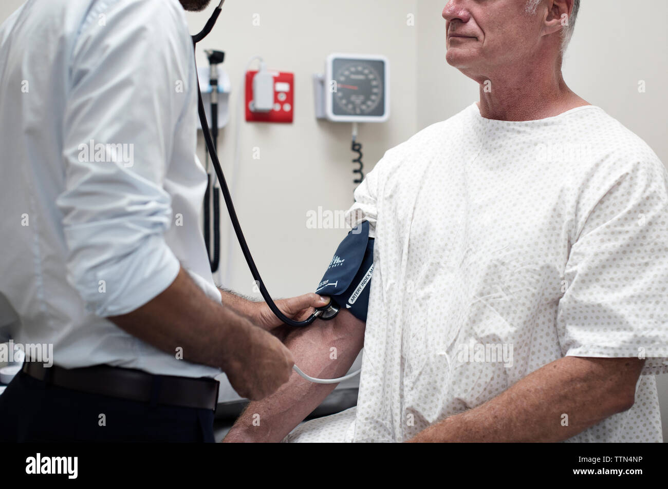 Blood pressure hospital hi-res stock photography and images - Alamy