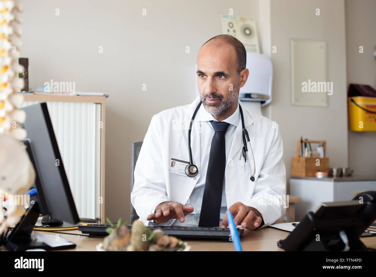 Doctor working office table medical hi-res stock photography and images ...