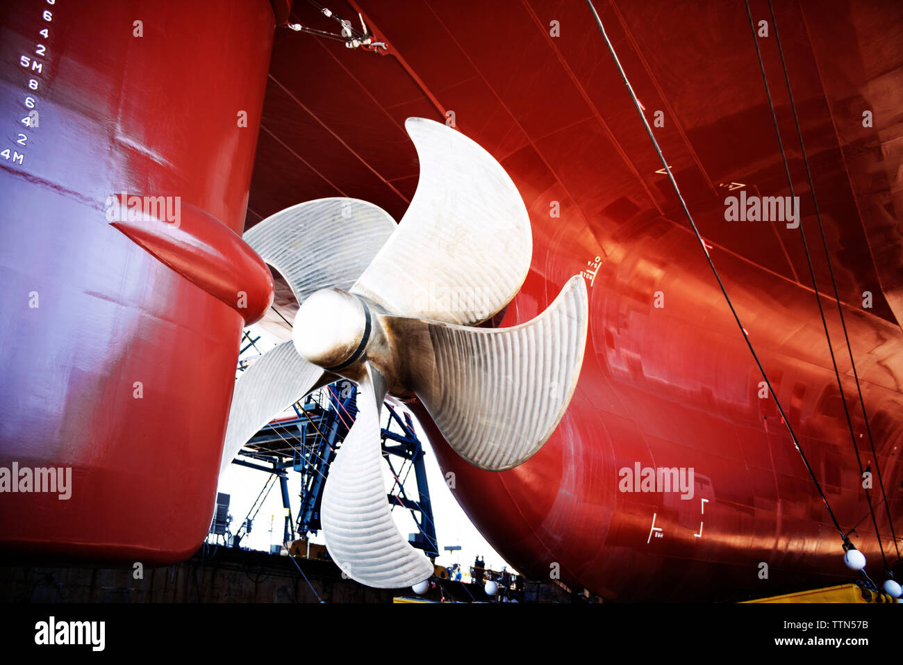 Large ship propeller hi-res stock photography and images - Alamy