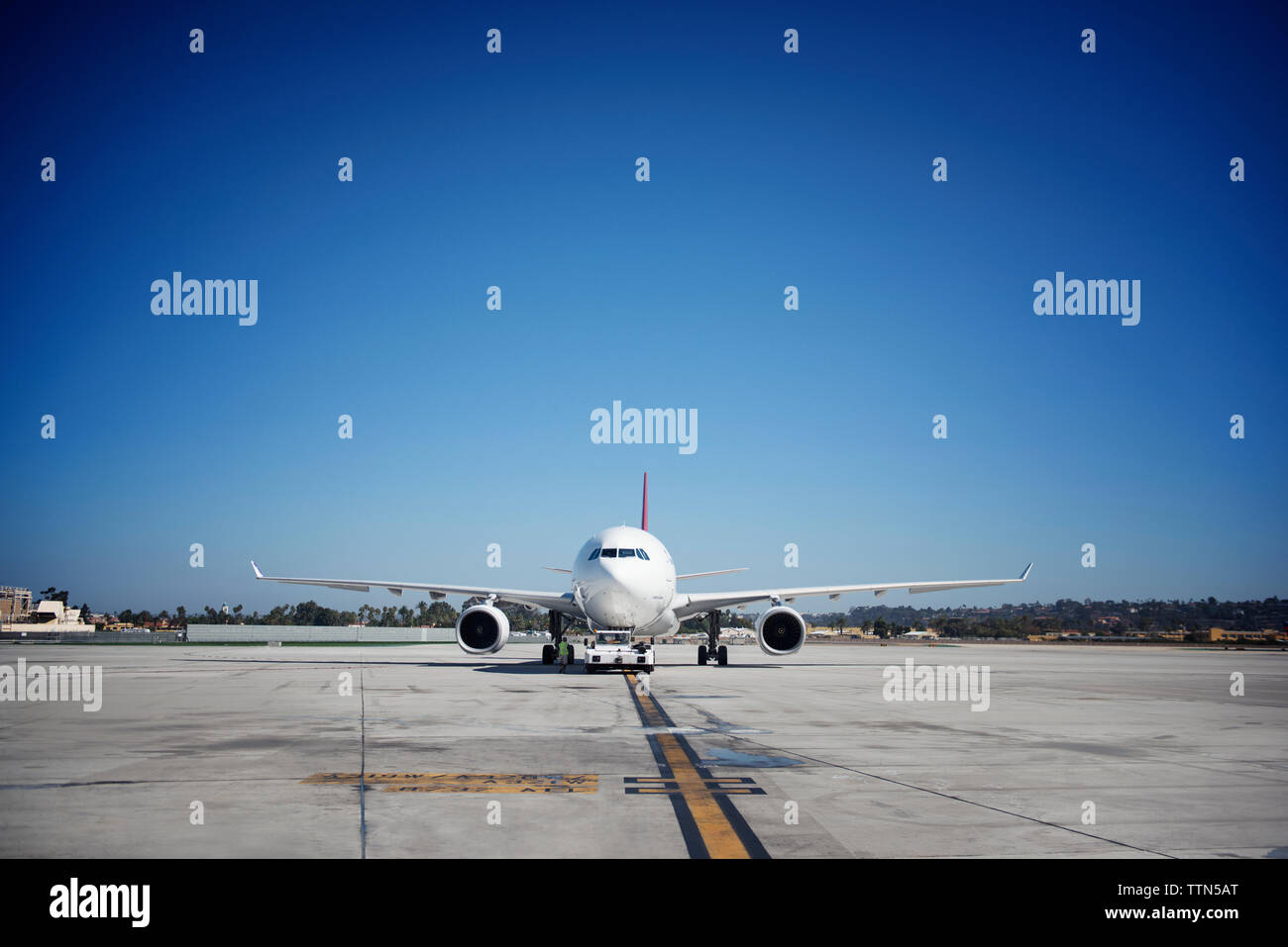 Clear runway hi-res stock photography and images - Alamy