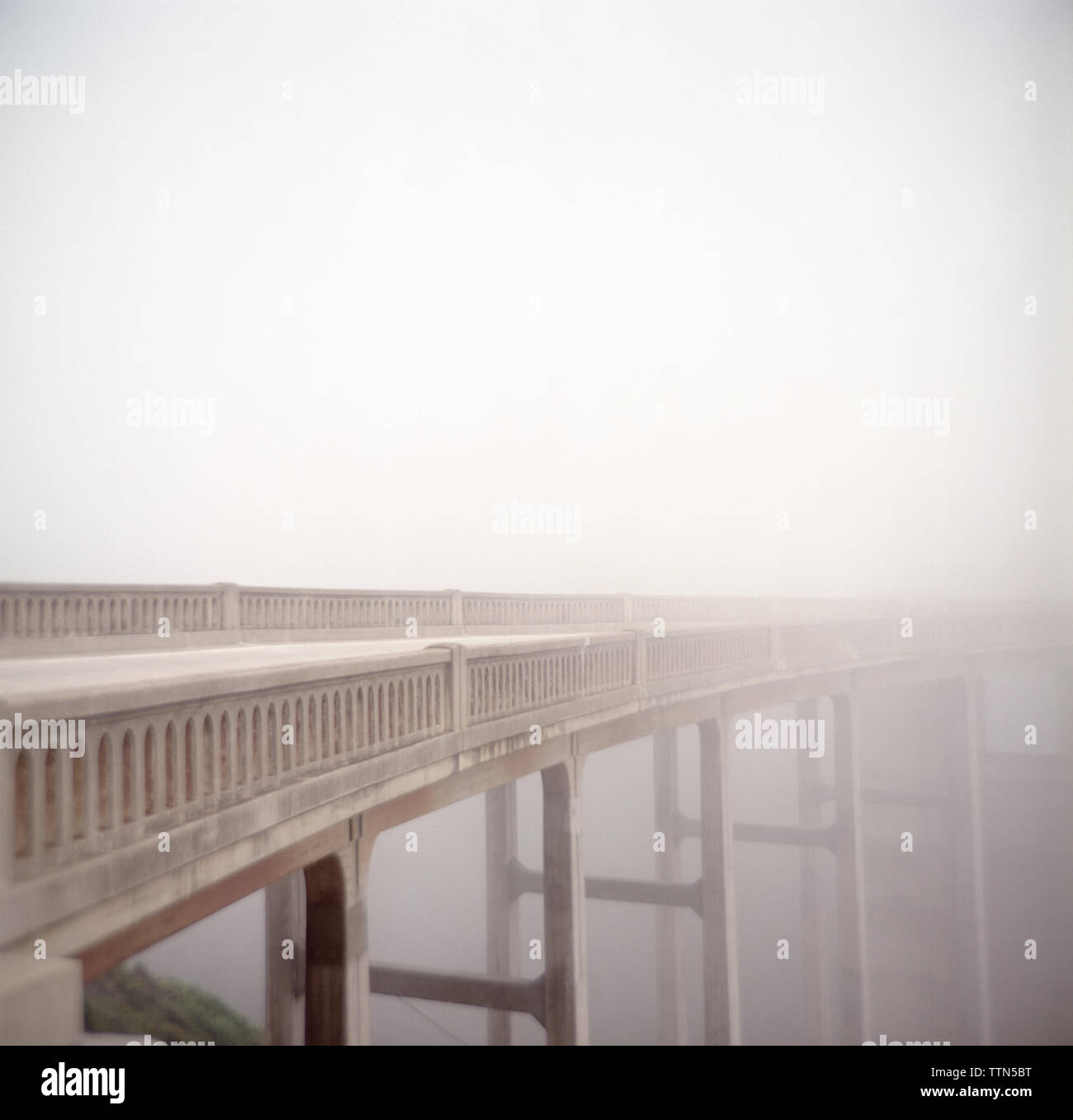 Railing architecture hi-res stock photography and images - Alamy