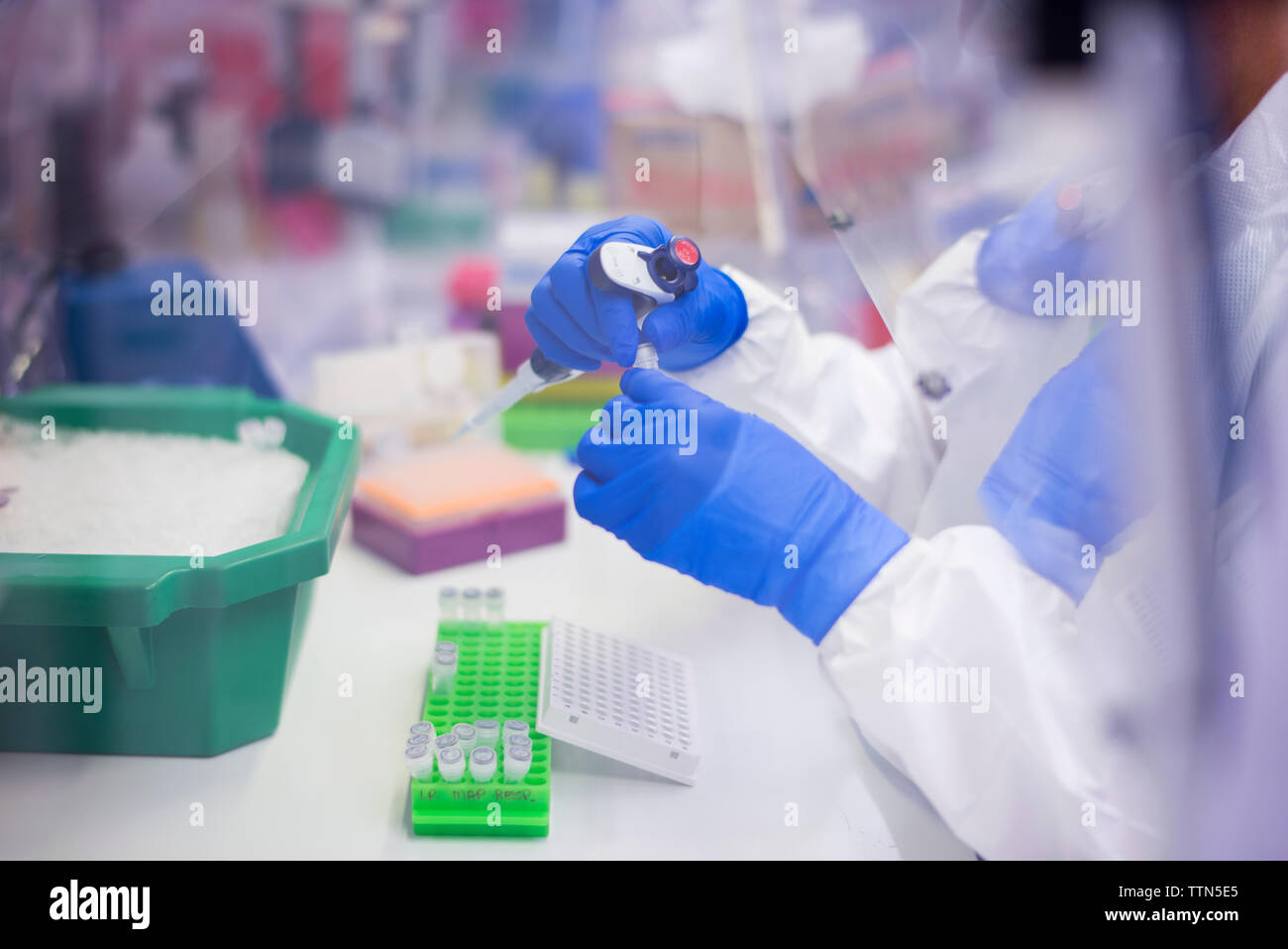 Medical laboratory window hi-res stock photography and images - Alamy