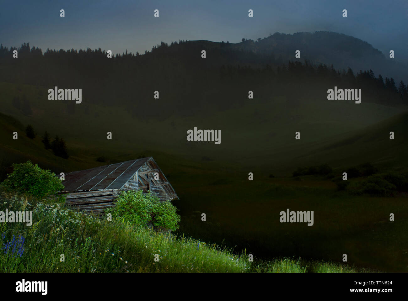 Low hill house hi-res stock photography and images - Alamy