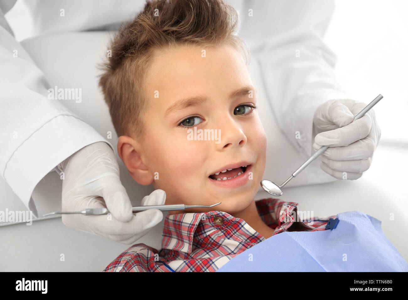Dentist examining boy's teeth Stock Photo - Alamy