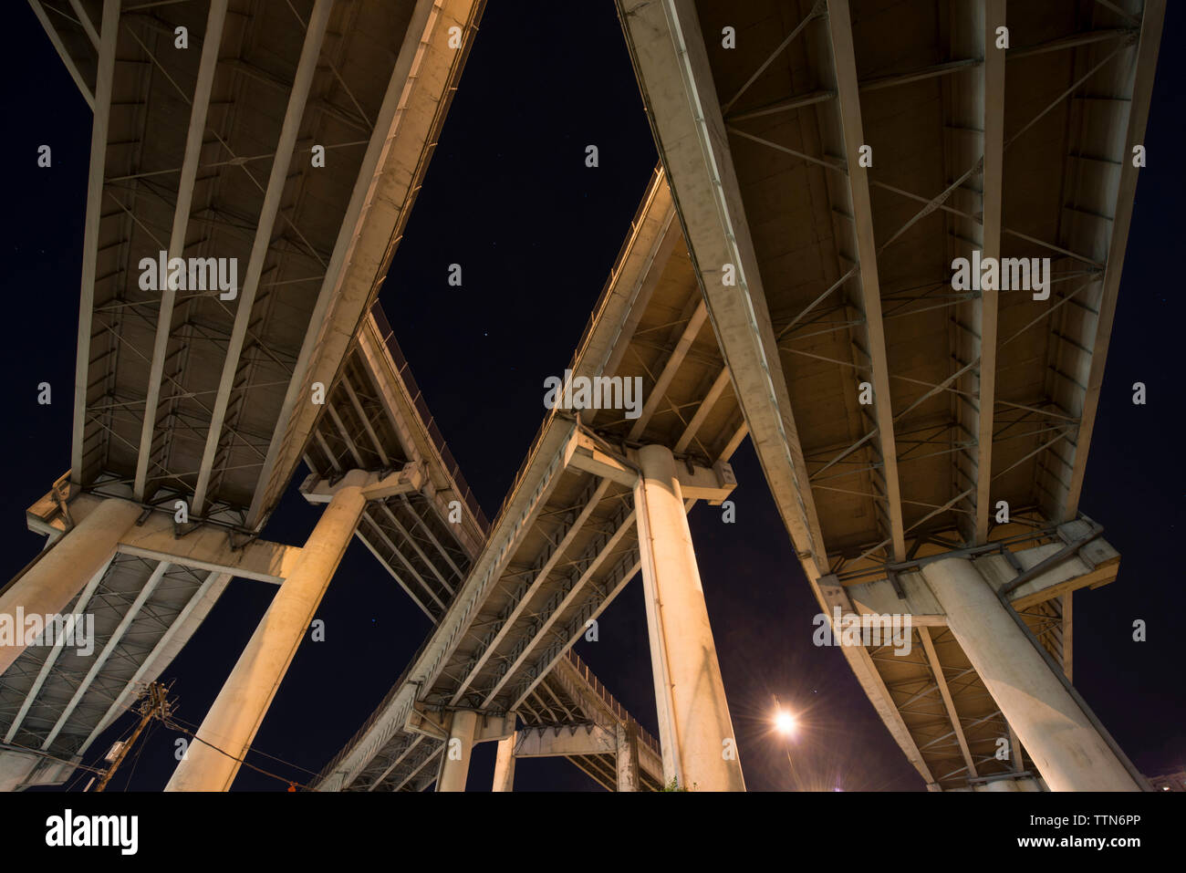 Overpasses and highways hi-res stock photography and images - Alamy