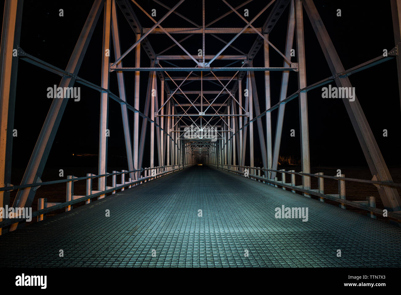 Empty bridge hi-res stock photography and images - Alamy
