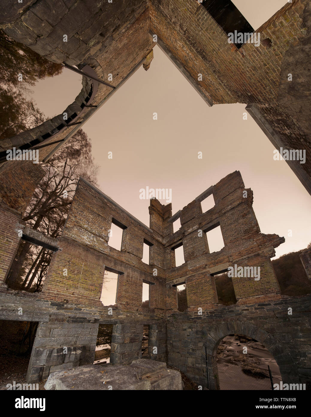 Run down mill hi-res stock photography and images - Alamy