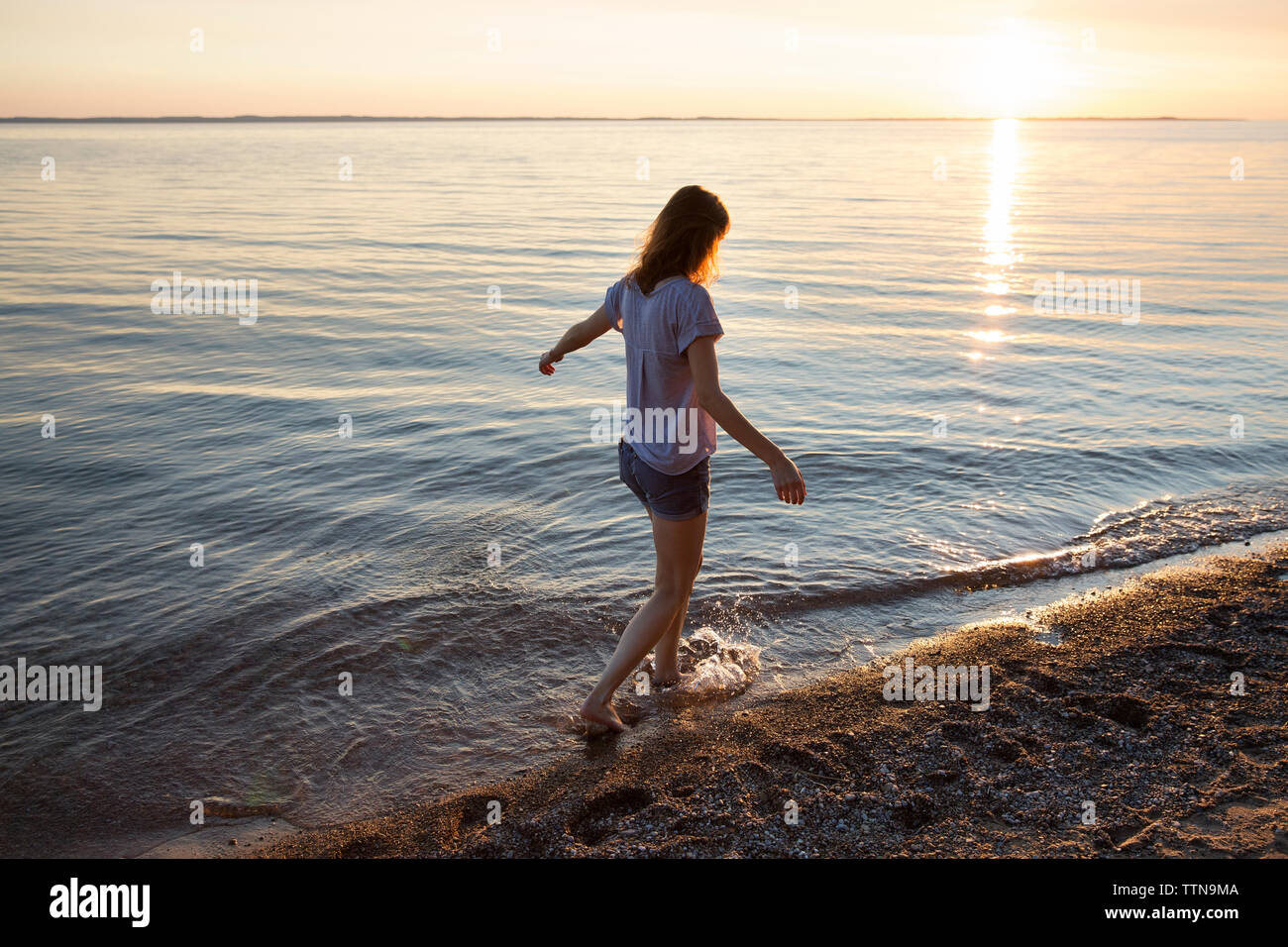 Walking into the sunset hi-res stock photography and images - Alamy