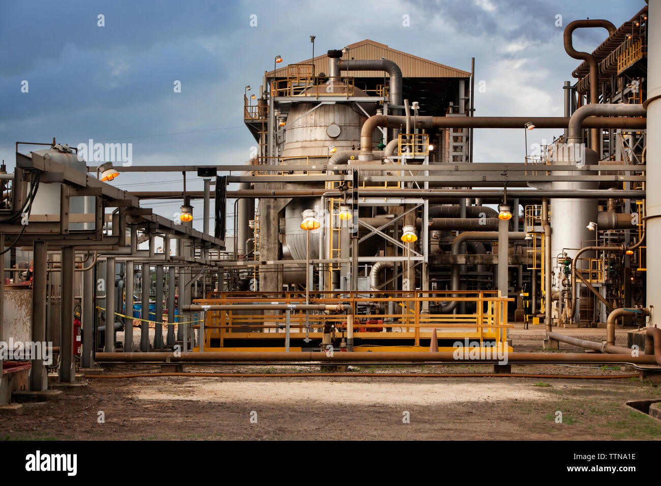 Chemical plant exterior Stock Photo - Alamy