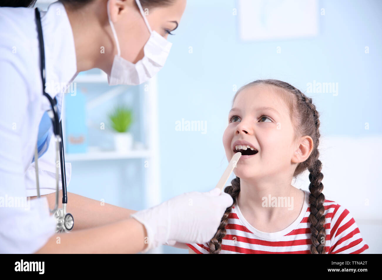 Cute girl visiting doctor Stock Photo - Alamy