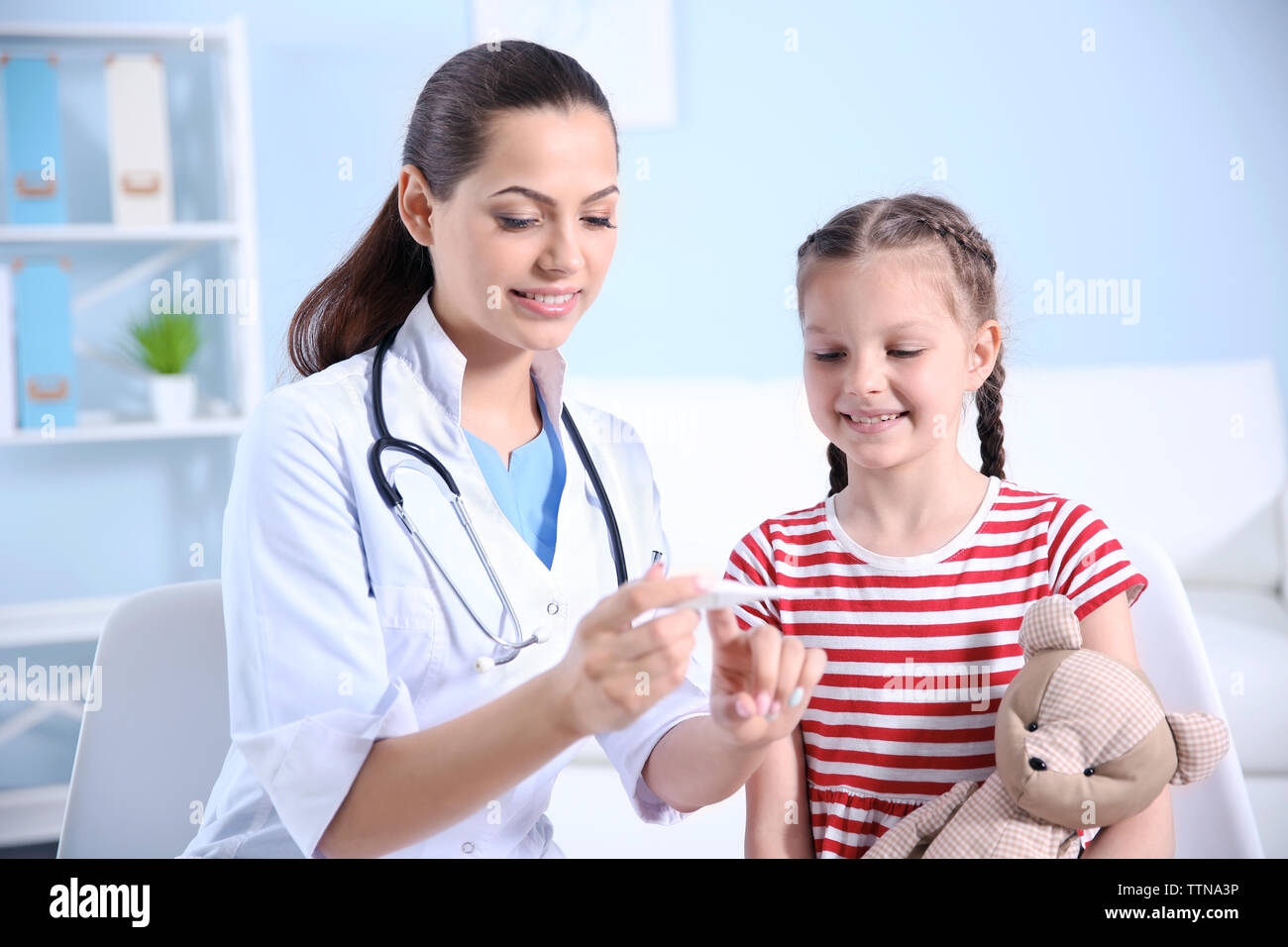 Cute girl visiting doctor Stock Photo - Alamy
