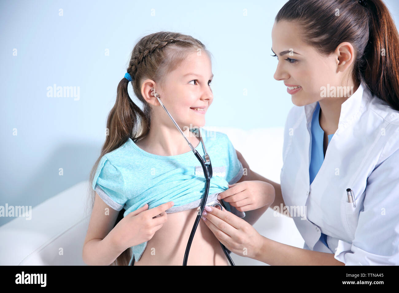 Cute girl visiting doctor Stock Photo - Alamy