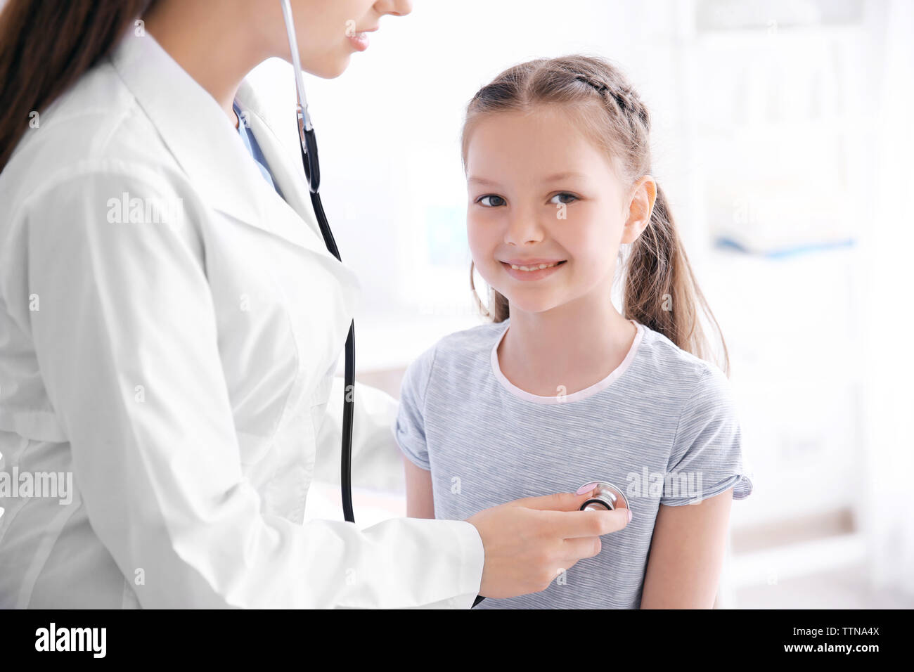 Cute girl visiting doctor Stock Photo - Alamy