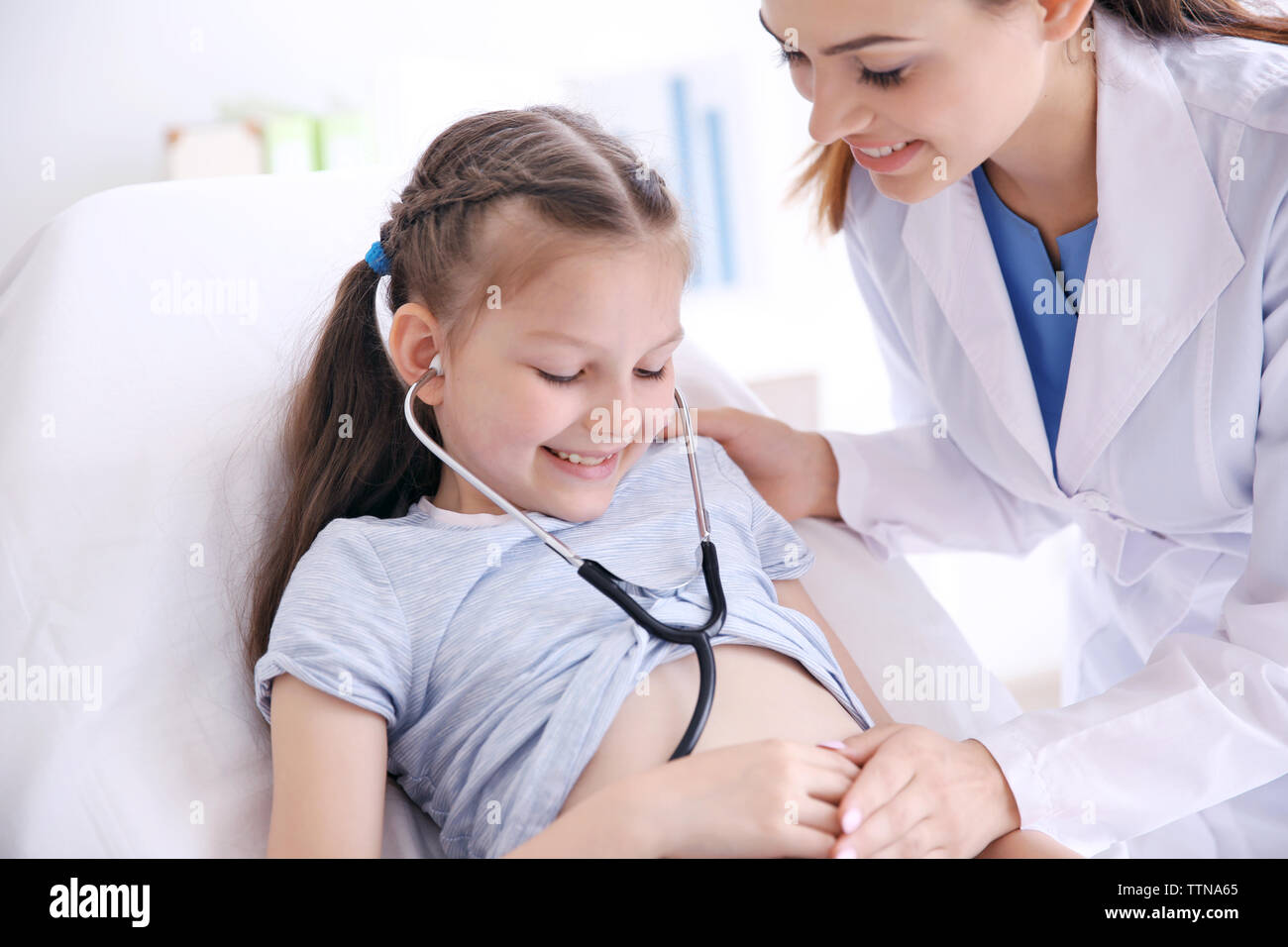 Cute girl visiting doctor Stock Photo - Alamy