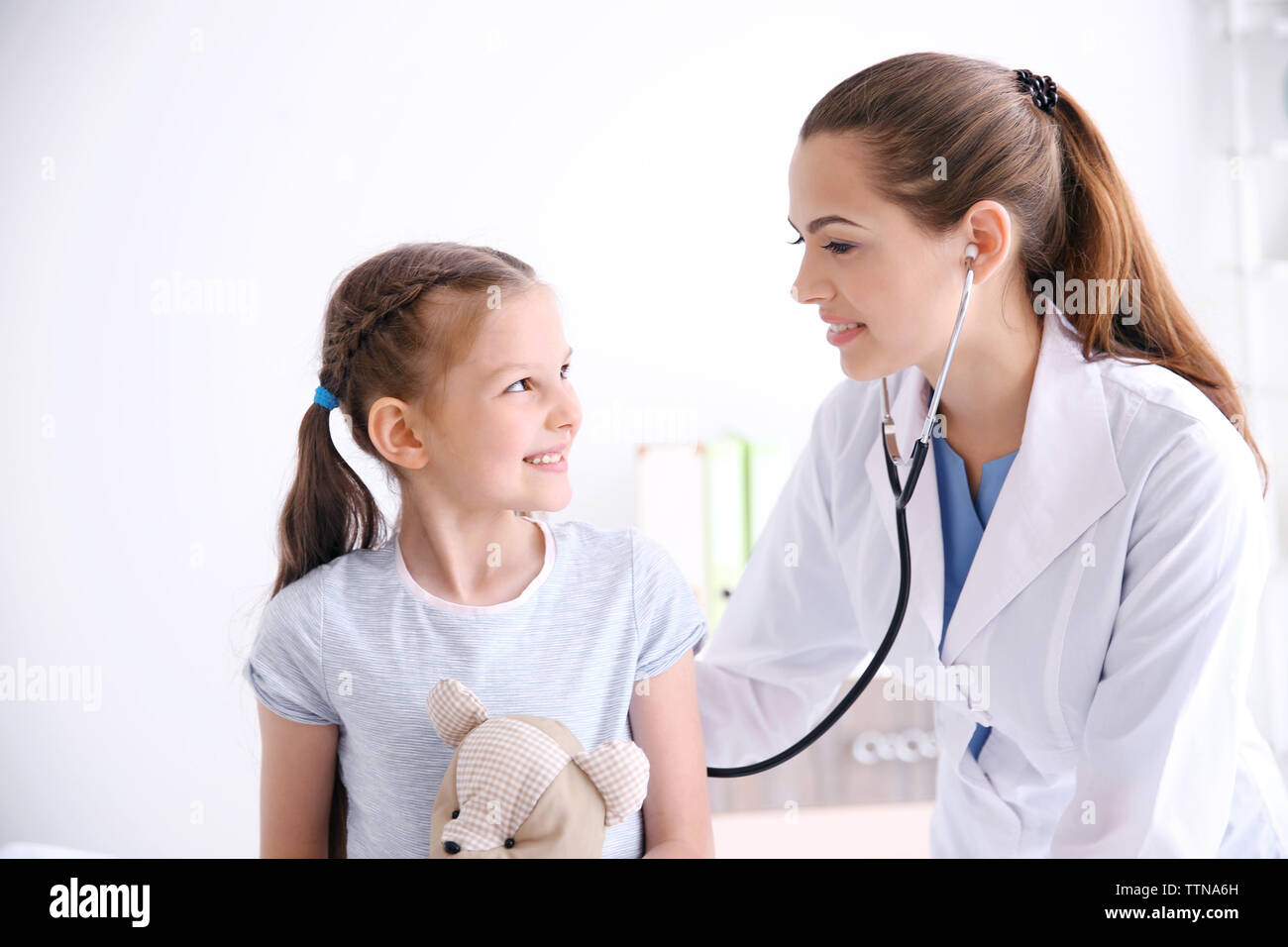 Cute girl visiting doctor Stock Photo - Alamy