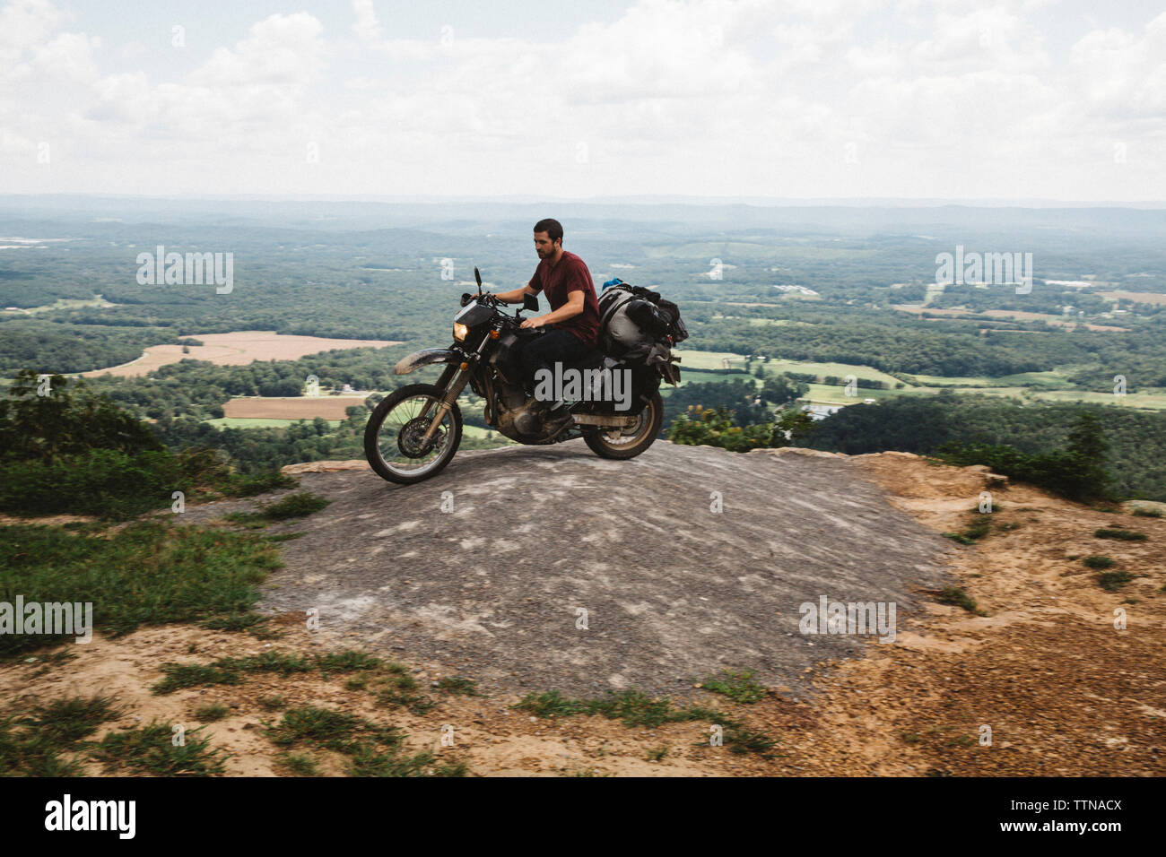 Man riding motorcycle side view hi-res stock photography and images - Alamy