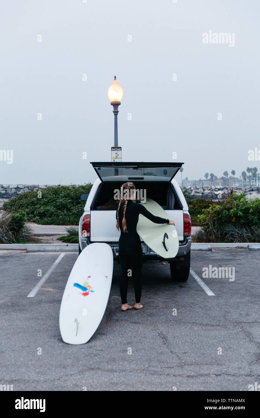 Surfboards car hi-res stock photography and images - Alamy